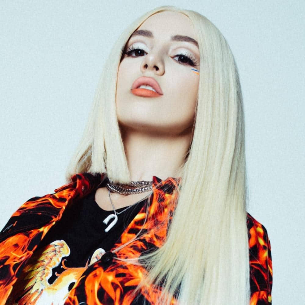Ava Max Dalla Quarantena Canta Salt In Acustica, Ed é Fantastica!
