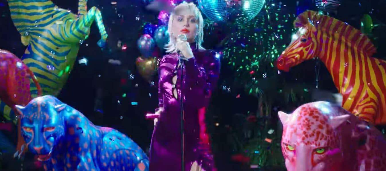 Miley Cyrus: é Completamente Anni '80, Ecco Il Video Di Midnight Sky