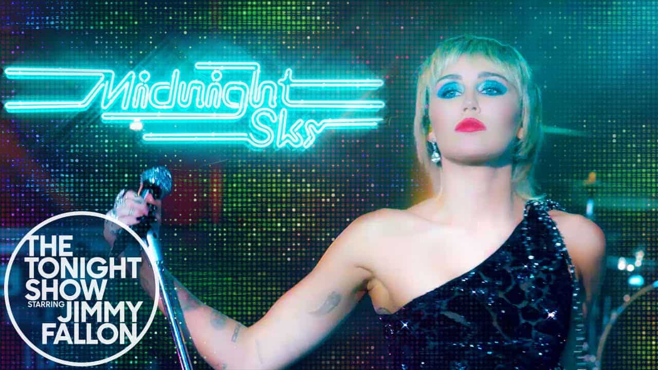 Miley Cyrus Esplosiva Al Tonight Show Con Midnight Sky