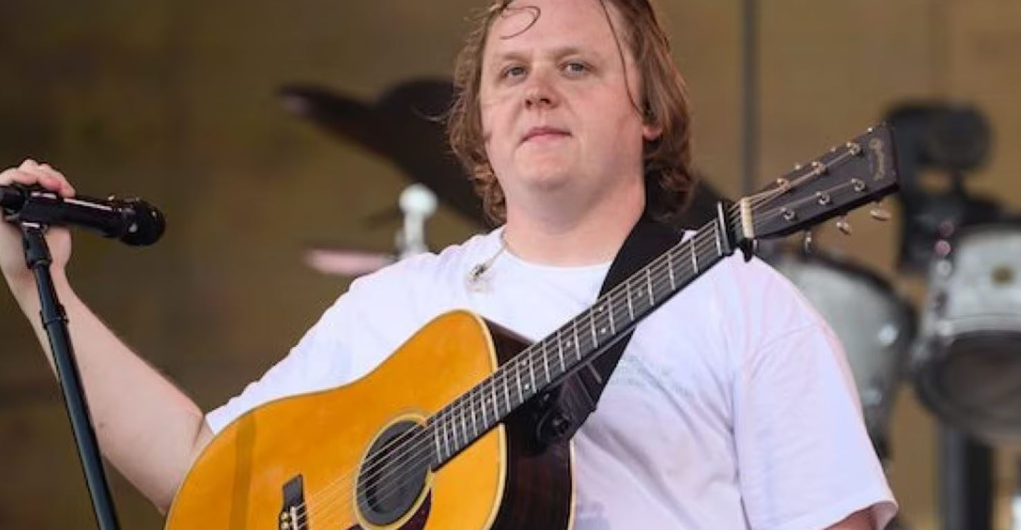 Lewis Capaldi Annulla Il Tour A Causa Del Peggioramento Della Sindrome ... Lewis Capaldi Annulla Il Tour A Causa Del Peggioramento Della Sindrome ...